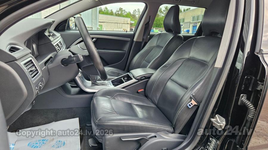 Melns Volvo XC70 2016 Tallina, ar dzinēja tilpumu 2.00 L un nobraukumu 238 tūkst. km par 10590 €, foto 10 vietnē AUTOMOTO.COM.LV