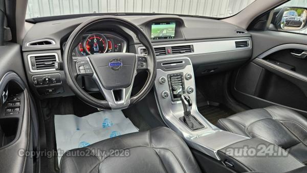 Black Volvo XC70 2016 in Tallinn, with an engine capacity of 2.00 L and mileage of 238 thousand km for 10590 €, photo 10 on AUTOMOTO.COM.LV