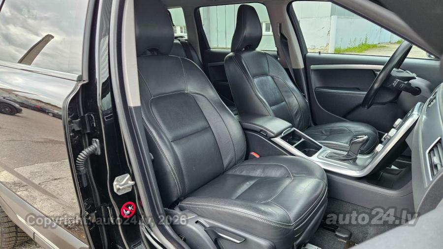 Melns Volvo XC70 2016 Tallina, ar dzinēja tilpumu 2.00 L un nobraukumu 238 tūkst. km par 10590 €, foto 13 vietnē AUTOMOTO.COM.LV