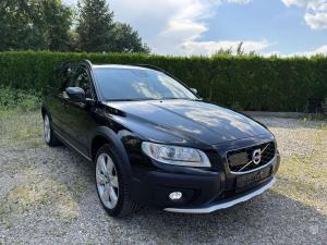 Black Volvo XC70 2016 in Alytus, with an engine capacity of 2.40 L and mileage of 275 thousand km for 14400 €, photo 3 on AUTOMOTO.COM.LV