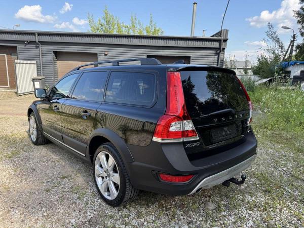 Melns Volvo XC70 2016 Alīta, ar dzinēja tilpumu 2.40 L un nobraukumu 275 tūkst. km par 14400 €, foto 3 vietnē AUTOMOTO.COM.LV