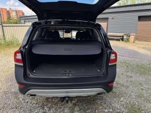 Black Volvo XC70 2016 in Alytus, with an engine capacity of 2.40 L and mileage of 275 thousand km for 14400 €, photo 6 on AUTOMOTO.COM.LV