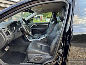 Black Volvo XC70 2016 in Alytus, with an engine capacity of 2.40 L and mileage of 275 thousand km for 14400 €, photo 7 on AUTOMOTO.COM.LV