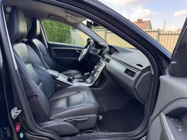 Melns Volvo XC70 2016 Alīta, ar dzinēja tilpumu 2.40 L un nobraukumu 275 tūkst. km par 14400 €, foto 9 vietnē AUTOMOTO.COM.LV