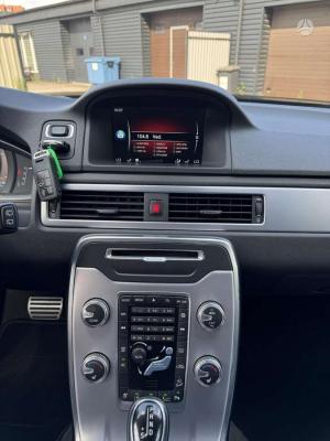 Black Volvo XC70 2016 in Alytus, with an engine capacity of 2.40 L and mileage of 275 thousand km for 14400 €, photo 13 on AUTOMOTO.COM.LV