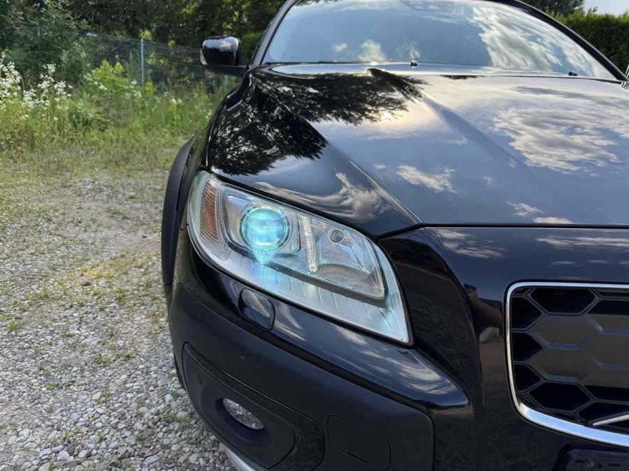 Black Volvo XC70 2016 in Alytus, with an engine capacity of 2.40 L and mileage of 275 thousand km for 14400 €, photo 25 on AUTOMOTO.COM.LV