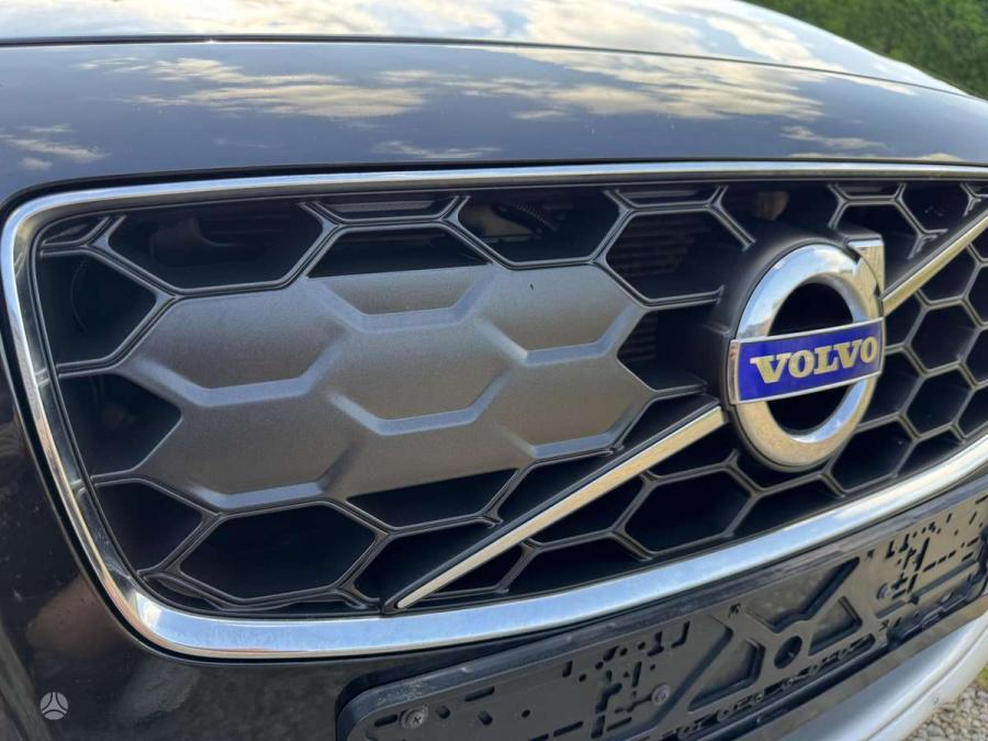 Black Volvo XC70 2016 in Alytus, with an engine capacity of 2.40 L and mileage of 275 thousand km for 14400 €, photo 30 on AUTOMOTO.COM.LV
