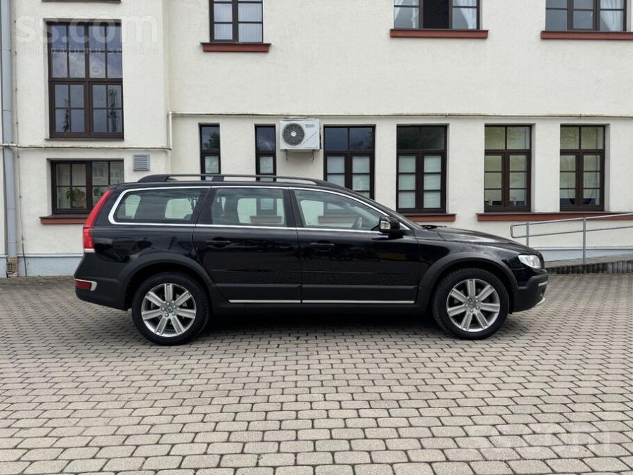 Melns Volvo XC70 2016 Jelgava, ar dzinēja tilpumu 2.40 L un nobraukumu 268 tūkst. km par 12700 €, foto 5 vietnē AUTOMOTO.COM.LV