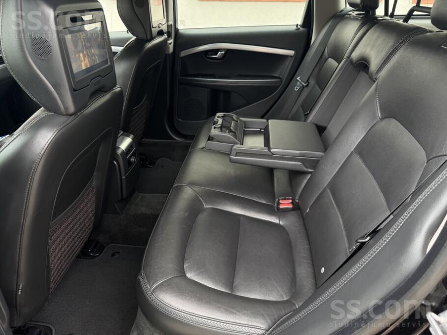 Melns Volvo XC70 2016 Jelgava, ar dzinēja tilpumu 2.40 L un nobraukumu 268 tūkst. km par 12700 €, foto 22 vietnē AUTOMOTO.COM.LV