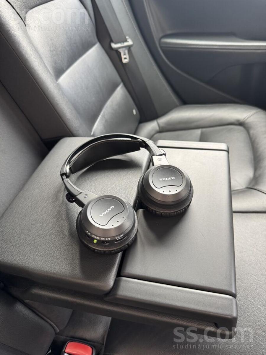 Melns Volvo XC70 2016 Jelgava, ar dzinēja tilpumu 2.40 L un nobraukumu 268 tūkst. km par 12700 €, foto 29 vietnē AUTOMOTO.COM.LV
