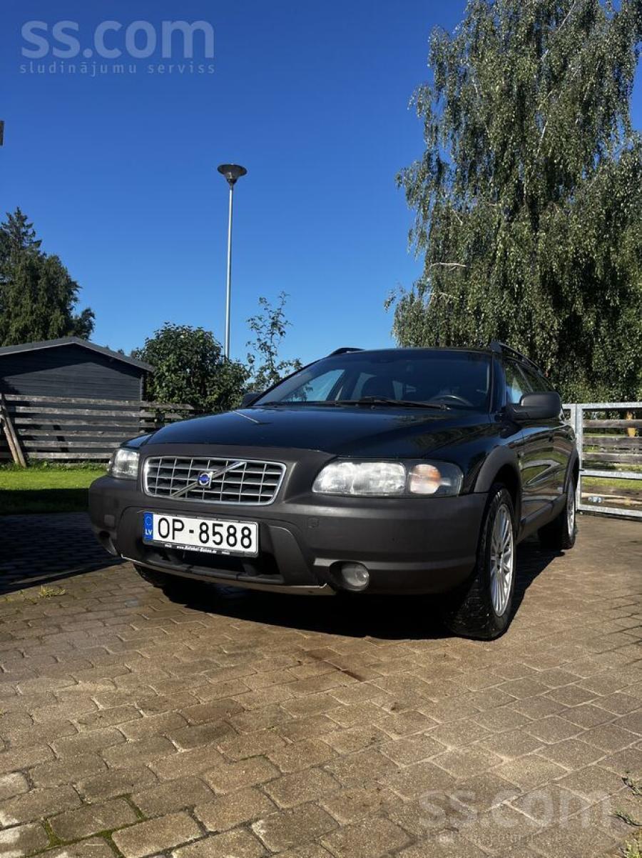 Black Volvo XC70 2023 in Riga, with an engine capacity of 2.40 L and mileage of 412 thousand km for 2900 €, photo 1 on AUTOMOTO.COM.LV