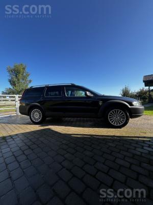 Black Volvo XC70 2023 in Riga, with an engine capacity of 2.40 L and mileage of 412 thousand km for 2900 €, photo 3 on AUTOMOTO.COM.LV