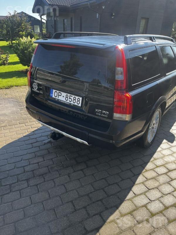 Black Volvo XC70 2023 in Riga, with an engine capacity of 2.40 L and mileage of 412 thousand km for 2900 €, photo 3 on AUTOMOTO.COM.LV