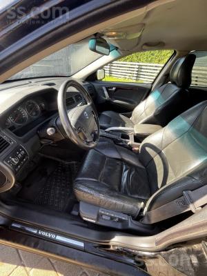 Black Volvo XC70 2023 in Riga, with an engine capacity of 2.40 L and mileage of 412 thousand km for 2900 €, photo 6 on AUTOMOTO.COM.LV