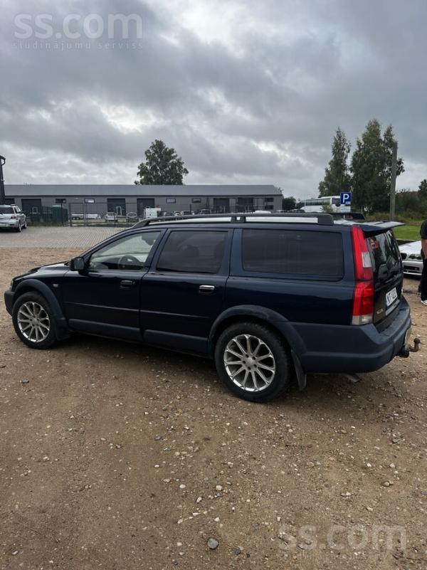 Zils Volvo XC70 2001 Cēsis, ar dzinēja tilpumu 2.40 L un nobraukumu 480 tūkst. km par 2200 €, foto 3 vietnē AUTOMOTO.COM.LV