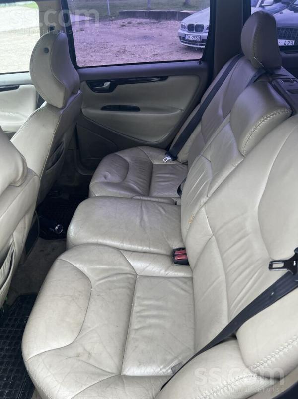 Zils Volvo XC70 2001 Cēsis, ar dzinēja tilpumu 2.40 L un nobraukumu 480 tūkst. km par 2200 €, foto 7 vietnē AUTOMOTO.COM.LV