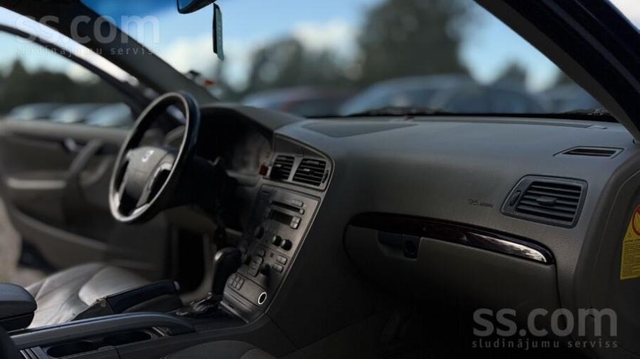 Zils Volvo XC70 2003 Jelgava, ar dzinēja tilpumu 2.40 L un nobraukumu 344 tūkst. km par 1990 €, foto 9 vietnē AUTOMOTO.COM.LV
