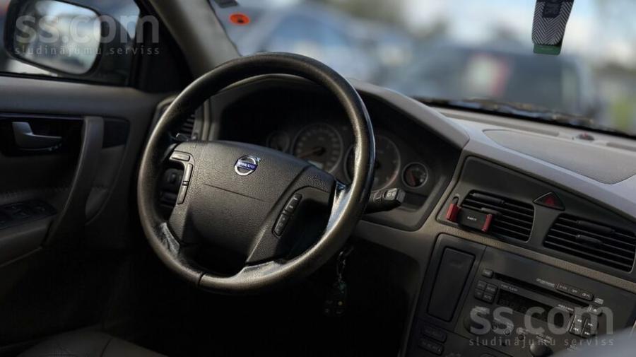 Zils Volvo XC70 2003 Jelgava, ar dzinēja tilpumu 2.40 L un nobraukumu 344 tūkst. km par 1990 €, foto 12 vietnē AUTOMOTO.COM.LV