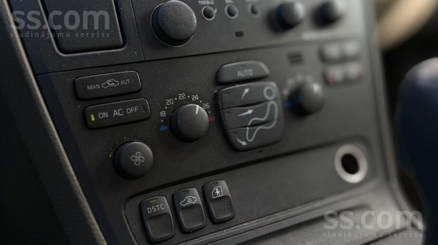 Zils Volvo XC70 2003 Jelgava, ar dzinēja tilpumu 2.40 L un nobraukumu 344 tūkst. km par 1990 €, foto 16 vietnē AUTOMOTO.COM.LV