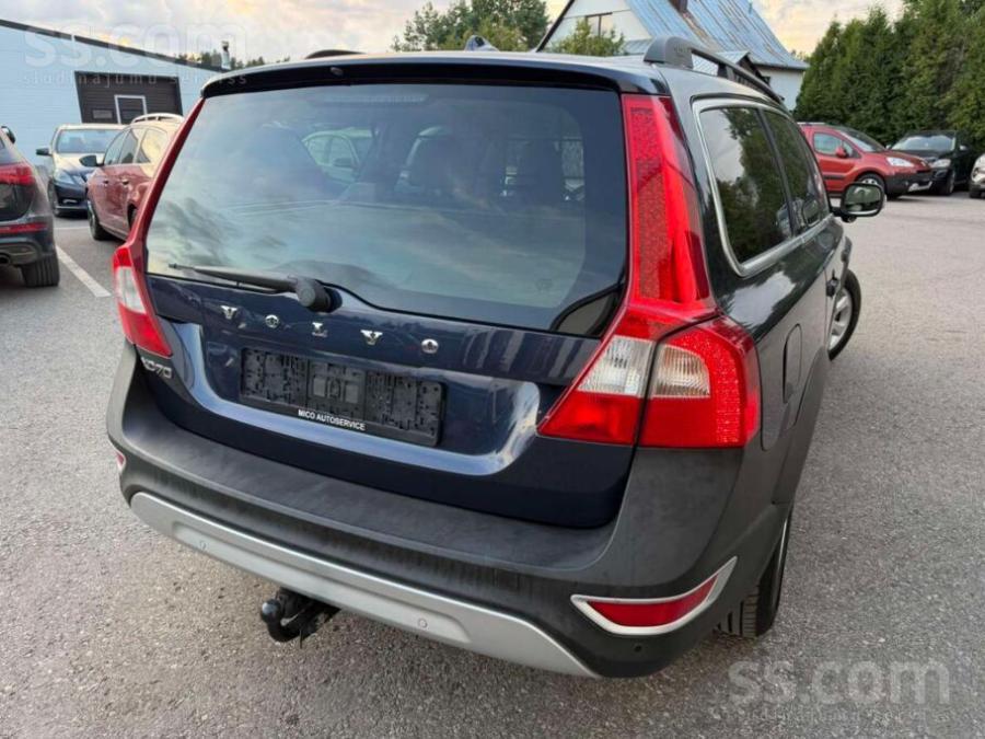 Blue Volvo XC70 2010 in Dobele, with an engine capacity of 2.40 L and mileage of 306 thousand km for 10390 €, photo 6 on AUTOMOTO.COM.LV