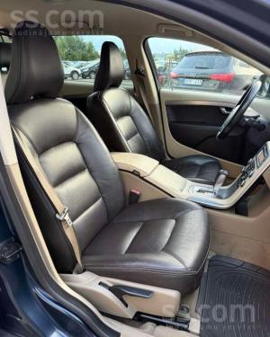 Blue Volvo XC70 2010 in Dobele, with an engine capacity of 2.40 L and mileage of 306 thousand km for 10390 €, photo 8 on AUTOMOTO.COM.LV