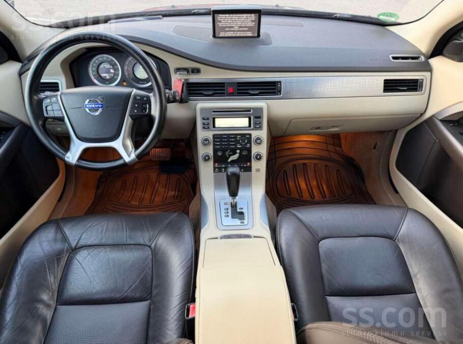 Blue Volvo XC70 2010 in Dobele, with an engine capacity of 2.40 L and mileage of 306 thousand km for 10390 €, photo 9 on AUTOMOTO.COM.LV