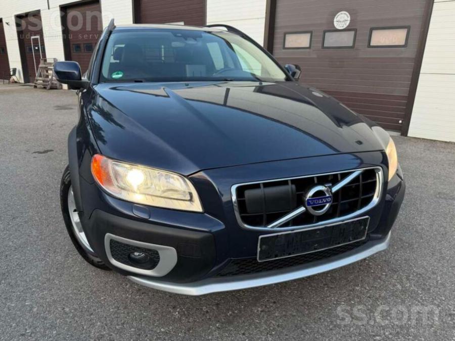 Blue Volvo XC70 2010 in Dobele, with an engine capacity of 2.40 L and mileage of 306 thousand km for 10390 €, photo 1 on AUTOMOTO.COM.LV