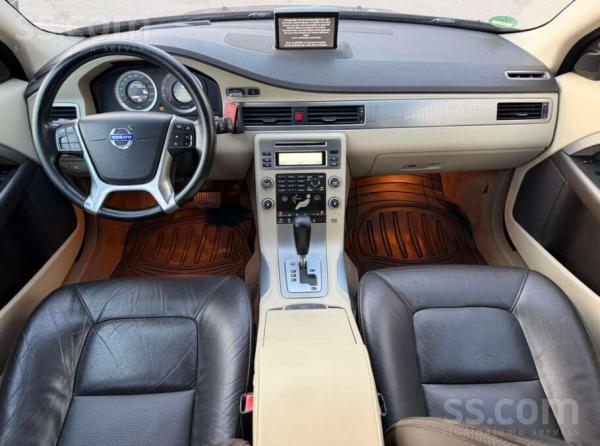 Blue Volvo XC70 2010 in Dobele, with an engine capacity of 2.40 L and mileage of 306 thousand km for 10390 €, photo 9 on AUTOMOTO.COM.LV