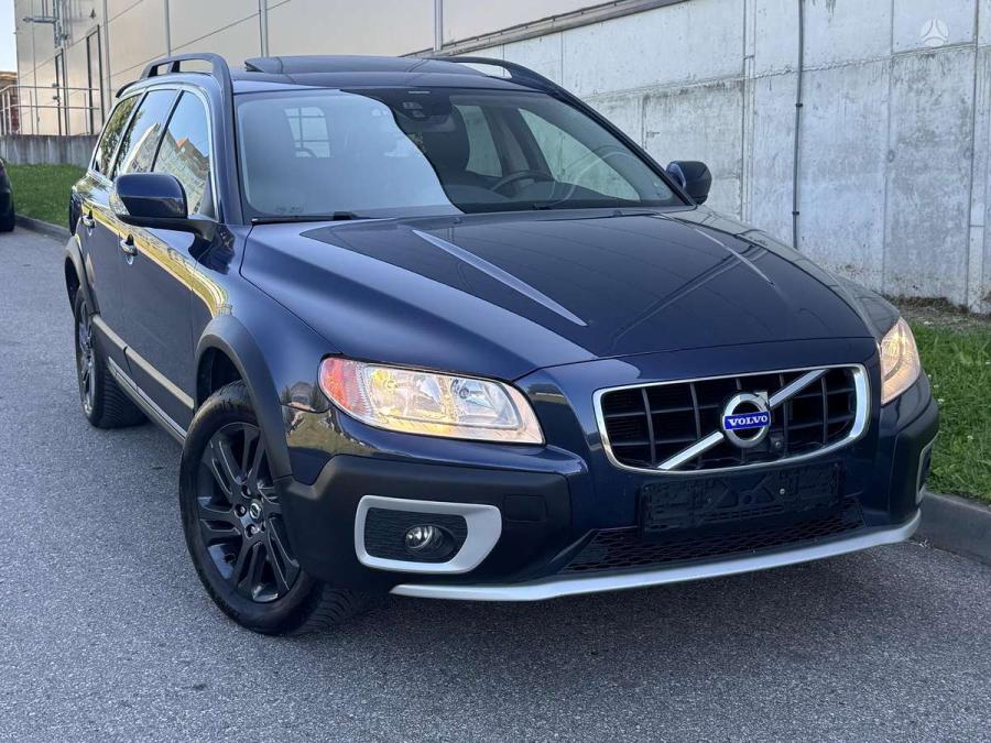 Blue Volvo XC70 2012 in Utena, with an engine capacity of 2.40 L and mileage of 200 thousand km for 10250 €, photo 1 on AUTOMOTO.COM.LV