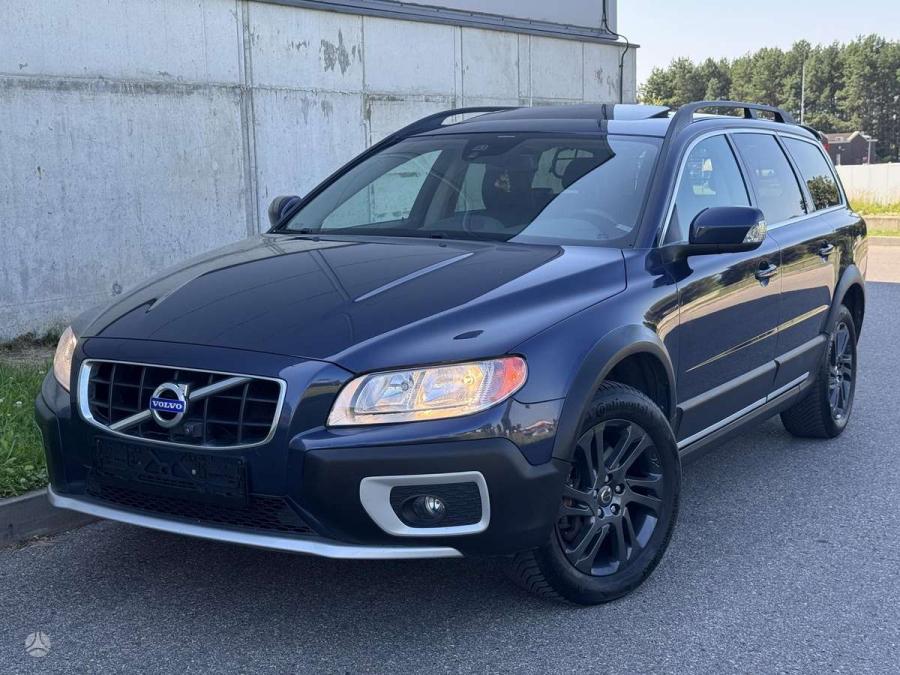 Blue Volvo XC70 2012 in Utena, with an engine capacity of 2.40 L and mileage of 200 thousand km for 10250 €, photo 7 on AUTOMOTO.COM.LV