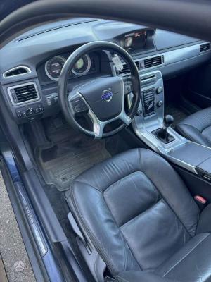 Blue Volvo XC70 2012 in Utena, with an engine capacity of 2.40 L and mileage of 200 thousand km for 10250 €, photo 15 on AUTOMOTO.COM.LV