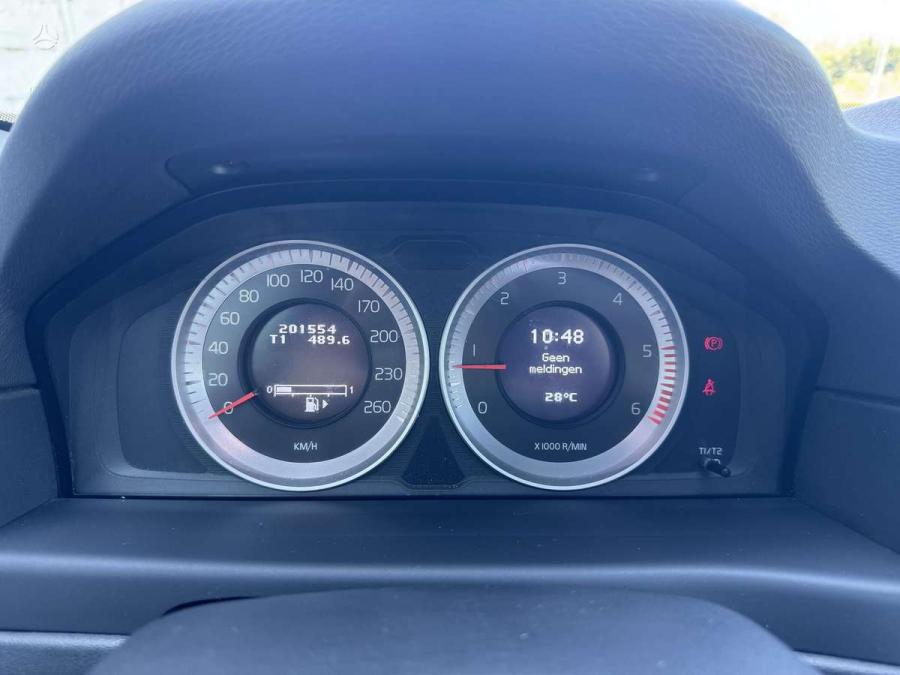Blue Volvo XC70 2012 in Utena, with an engine capacity of 2.40 L and mileage of 200 thousand km for 10250 €, photo 16 on AUTOMOTO.COM.LV
