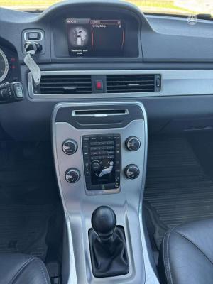 Blue Volvo XC70 2012 in Utena, with an engine capacity of 2.40 L and mileage of 200 thousand km for 10250 €, photo 17 on AUTOMOTO.COM.LV