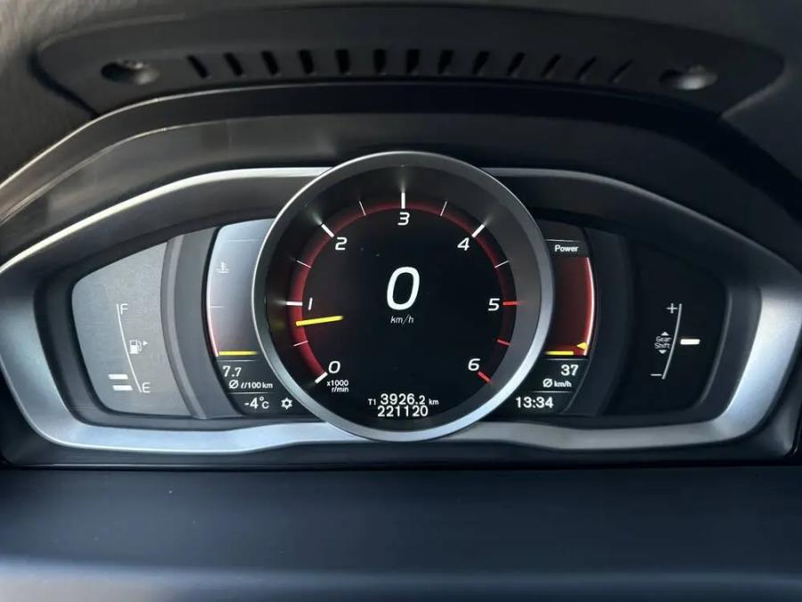 Синий Вольво ХС70 2015 в Рига, объемом двигателя 2.40 л и пробегом 221 тыс. км за 11000 €, фото 8 на AUTOMOTO.COM.LV