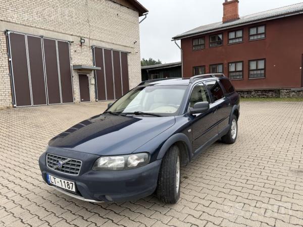 Zils Volvo XC70 2003 Cēsis, ar dzinēja tilpumu 2.40 L un nobraukumu 304 tūkst. km par 3700 €, foto 1 vietnē AUTOMOTO.COM.LV