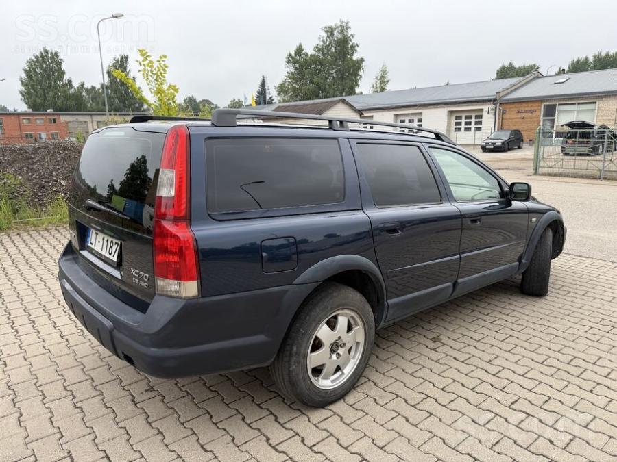 Zils Volvo XC70 2003 Cēsis, ar dzinēja tilpumu 2.40 L un nobraukumu 304 tūkst. km par 3700 €, foto 5 vietnē AUTOMOTO.COM.LV
