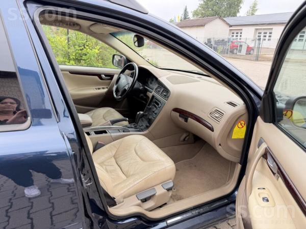 Zils Volvo XC70 2003 Cēsis, ar dzinēja tilpumu 2.40 L un nobraukumu 304 tūkst. km par 3700 €, foto 6 vietnē AUTOMOTO.COM.LV