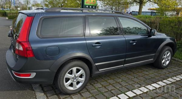Blue Volvo XC70 2008 in Jelgava, with an engine capacity of 2.40 L and mileage of 288 thousand km for 3999 €, photo 4 on AUTOMOTO.COM.LV