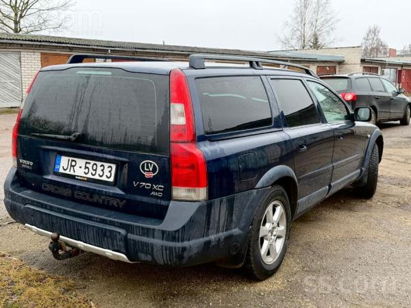 Blue Volvo XC70 2001 in Jelgava, with an engine capacity of 2.50 L and mileage of 374 thousand km for 1050 €, photo 3 on AUTOMOTO.COM.LV
