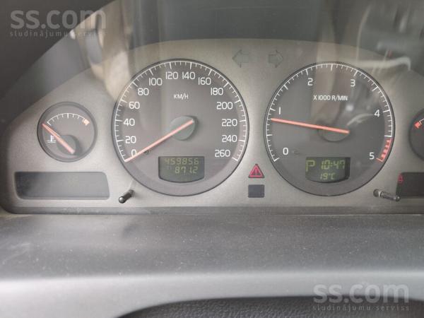 Blue Volvo XC70 2002 in Valmiera, with an engine capacity of 2.40 L and mileage of 460 thousand km for 2000 €, photo 6 on AUTOMOTO.COM.LV