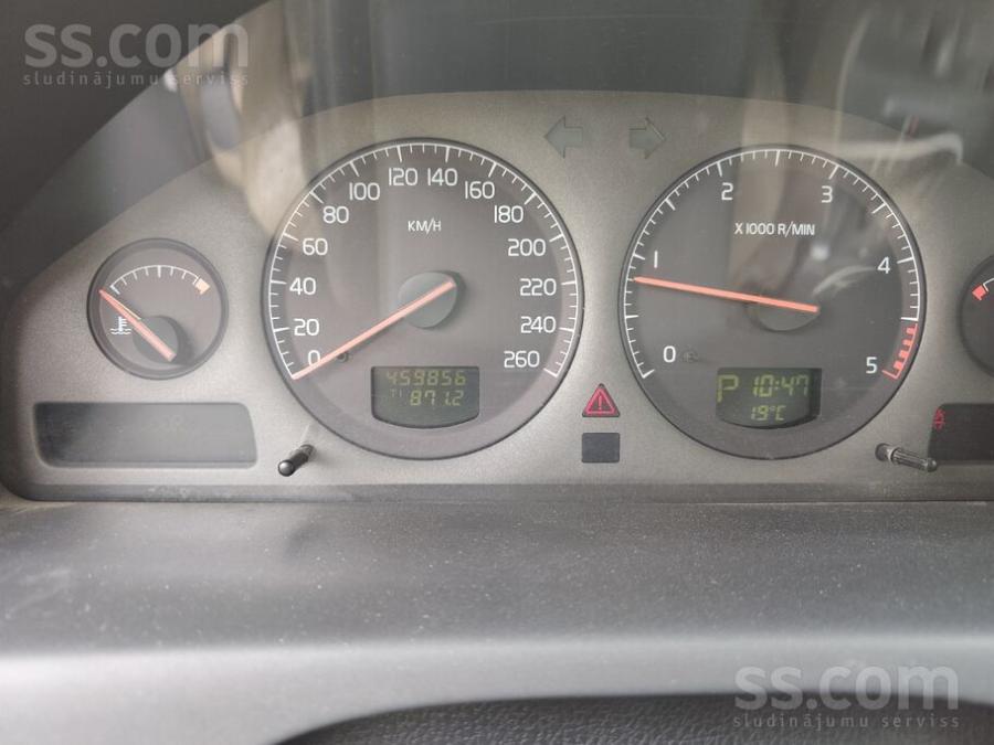 Zils Volvo XC70 2002 Valmiera, ar dzinēja tilpumu 2.40 L un nobraukumu 460 tūkst. km par 2000 €, foto 7 vietnē AUTOMOTO.COM.LV