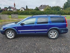 Zils Volvo XC70 2002 Valka, ar dzinēja tilpumu 2.40 L un nobraukumu 383 tūkst. km par 1800 €, foto  vietnē AUTOMOTO.COM.LV