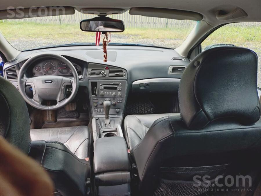 Zils Volvo XC70 2002 Valka, ar dzinēja tilpumu 2.40 L un nobraukumu 383 tūkst. km par 1800 €, foto 3 vietnē AUTOMOTO.COM.LV