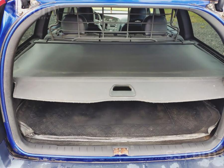Zils Volvo XC70 2002 Valka, ar dzinēja tilpumu 2.40 L un nobraukumu 383 tūkst. km par 1800 €, foto 5 vietnē AUTOMOTO.COM.LV