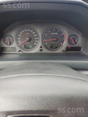 Zils Volvo XC70 2002 Valka, ar dzinēja tilpumu 2.40 L un nobraukumu 383 tūkst. km par 1800 €, foto 12 vietnē AUTOMOTO.COM.LV