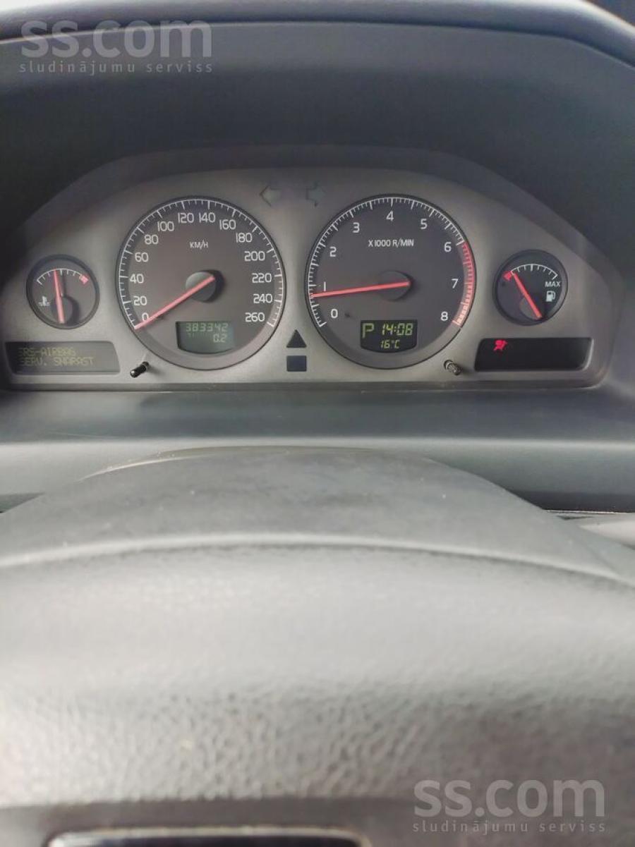Zils Volvo XC70 2002 Valka, ar dzinēja tilpumu 2.40 L un nobraukumu 383 tūkst. km par 1800 €, foto 12 vietnē AUTOMOTO.COM.LV