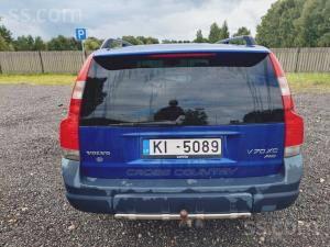 Zils Volvo XC70 2002 Valka, ar dzinēja tilpumu 2.40 L un nobraukumu 383 tūkst. km par 1800 €, foto 13 vietnē AUTOMOTO.COM.LV