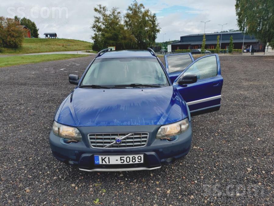 Zils Volvo XC70 2002 Valka, ar dzinēja tilpumu 2.40 L un nobraukumu 383 tūkst. km par 1800 €, foto 15 vietnē AUTOMOTO.COM.LV