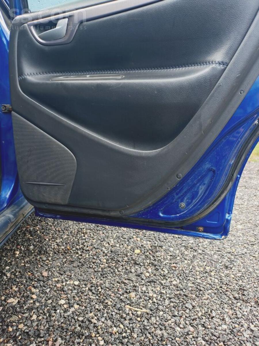 Zils Volvo XC70 2002 Valka, ar dzinēja tilpumu 2.40 L un nobraukumu 383 tūkst. km par 1800 €, foto 18 vietnē AUTOMOTO.COM.LV
