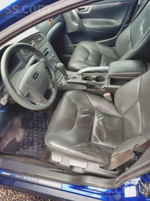 Zils Volvo XC70 2002 Valka, ar dzinēja tilpumu 2.40 L un nobraukumu 383 tūkst. km par 1800 €, foto 24 vietnē AUTOMOTO.COM.LV